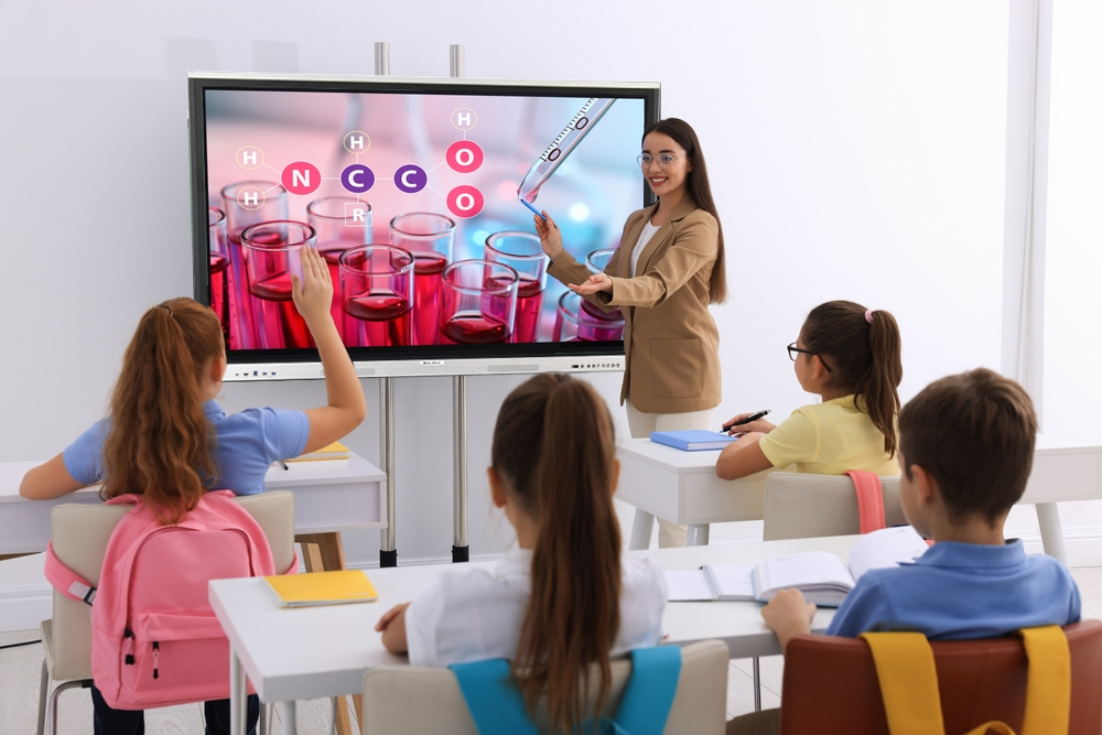Multi-Tasking Made Easy with ELMO Interactive Board